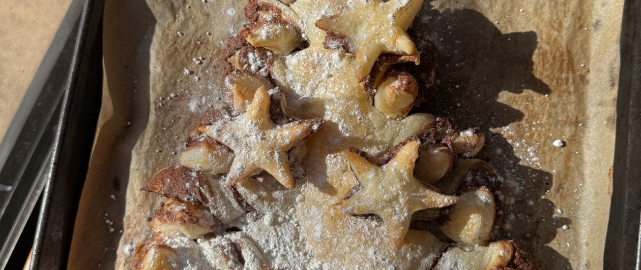 4 Ingredient Chocolate Christmas Tree - Choosing Balance